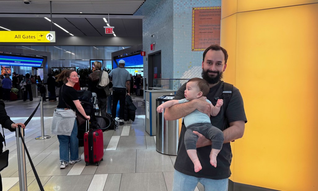LaGuardia Airport sees 3-hour wait times with lines reaching parking ...