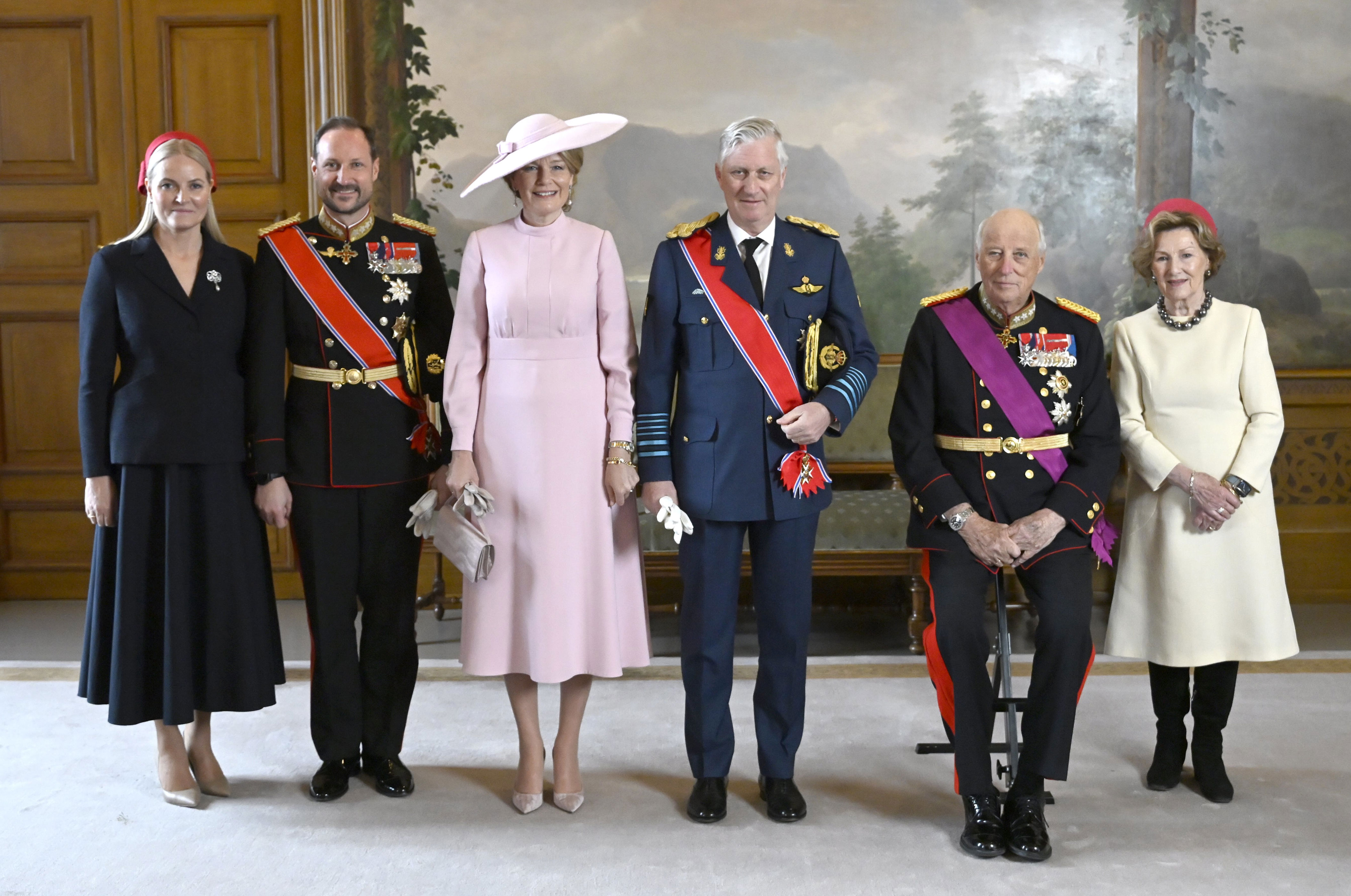 Queen Sonja wears replica of stolen tiara at state banquet for Belgian ...
