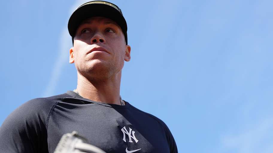 Fans roast Netflix score bug, ceremony during Yankees-Giants opening ...
