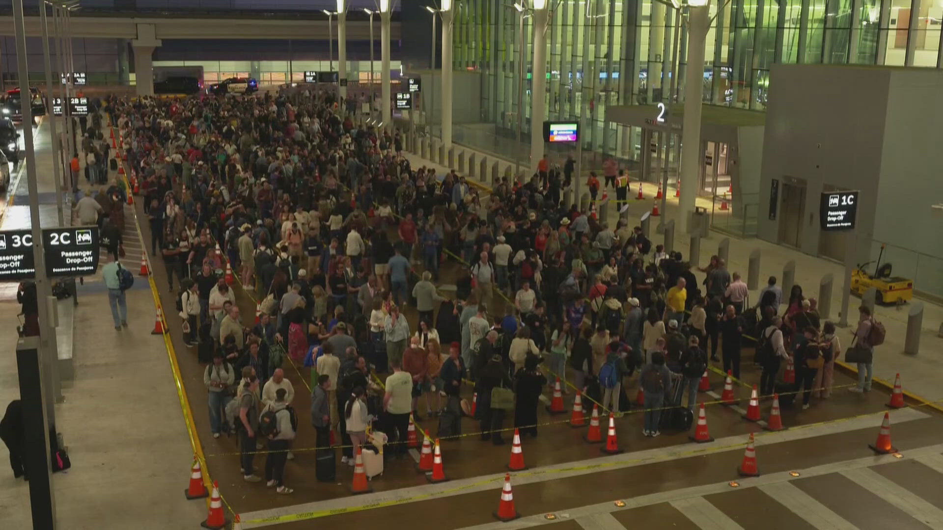 TSA staffing shortages cause long airport lines during shutdown