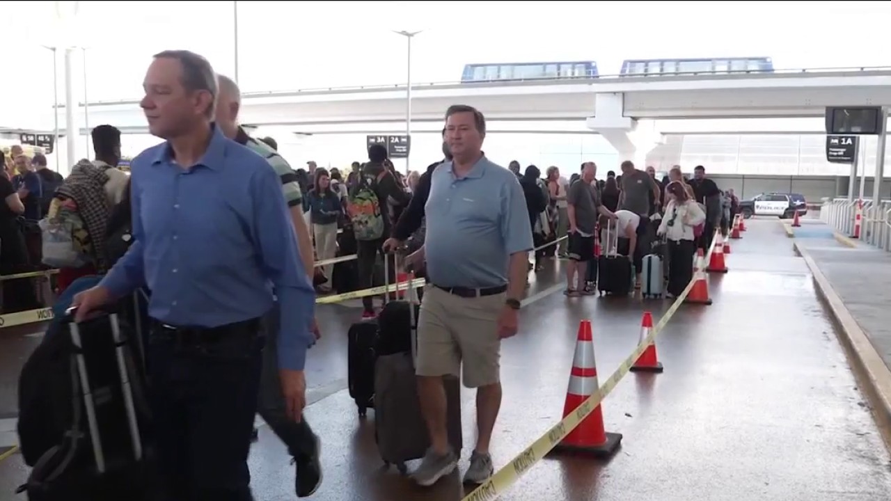 Houston airport experiencing major delays due to DHS issues