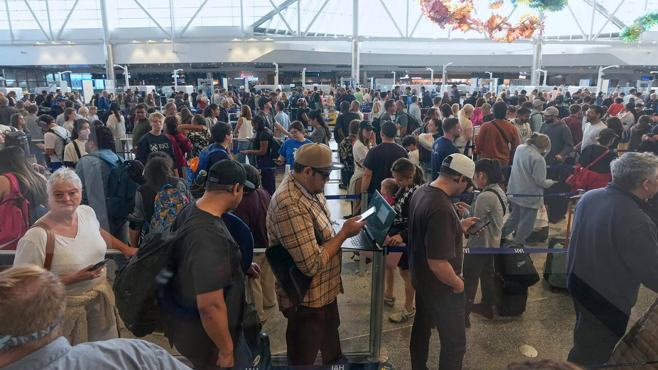 Houston airport faces severe delays amid government shutdown