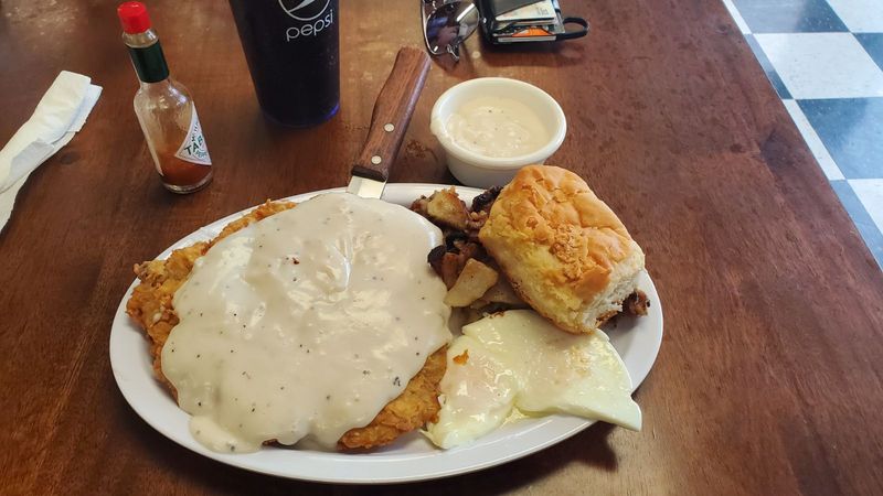 This no-frills Oklahoma restaurant is serving comfort food and chicken ...