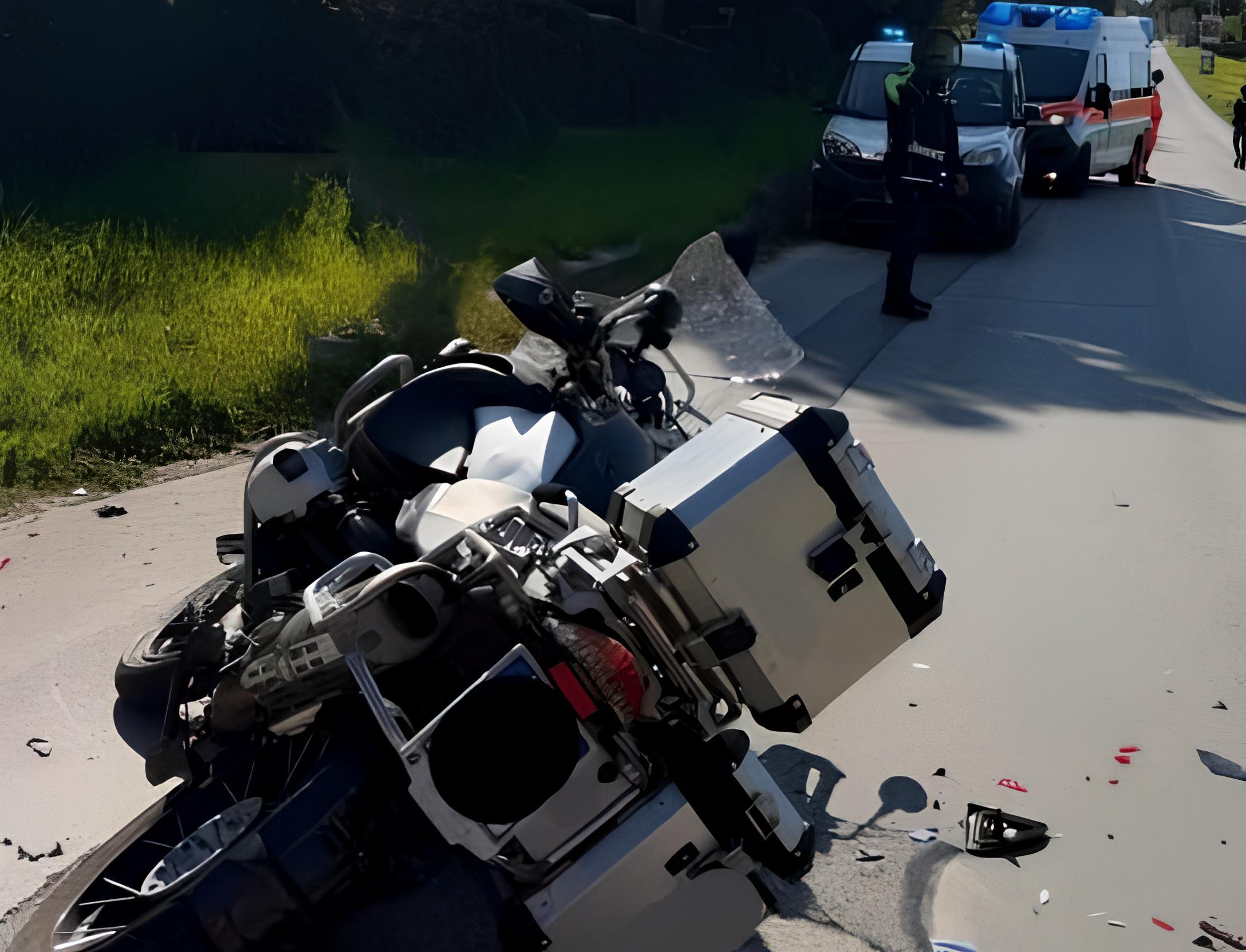 Schianto auto-moto, centauro grave finisce a Torrette