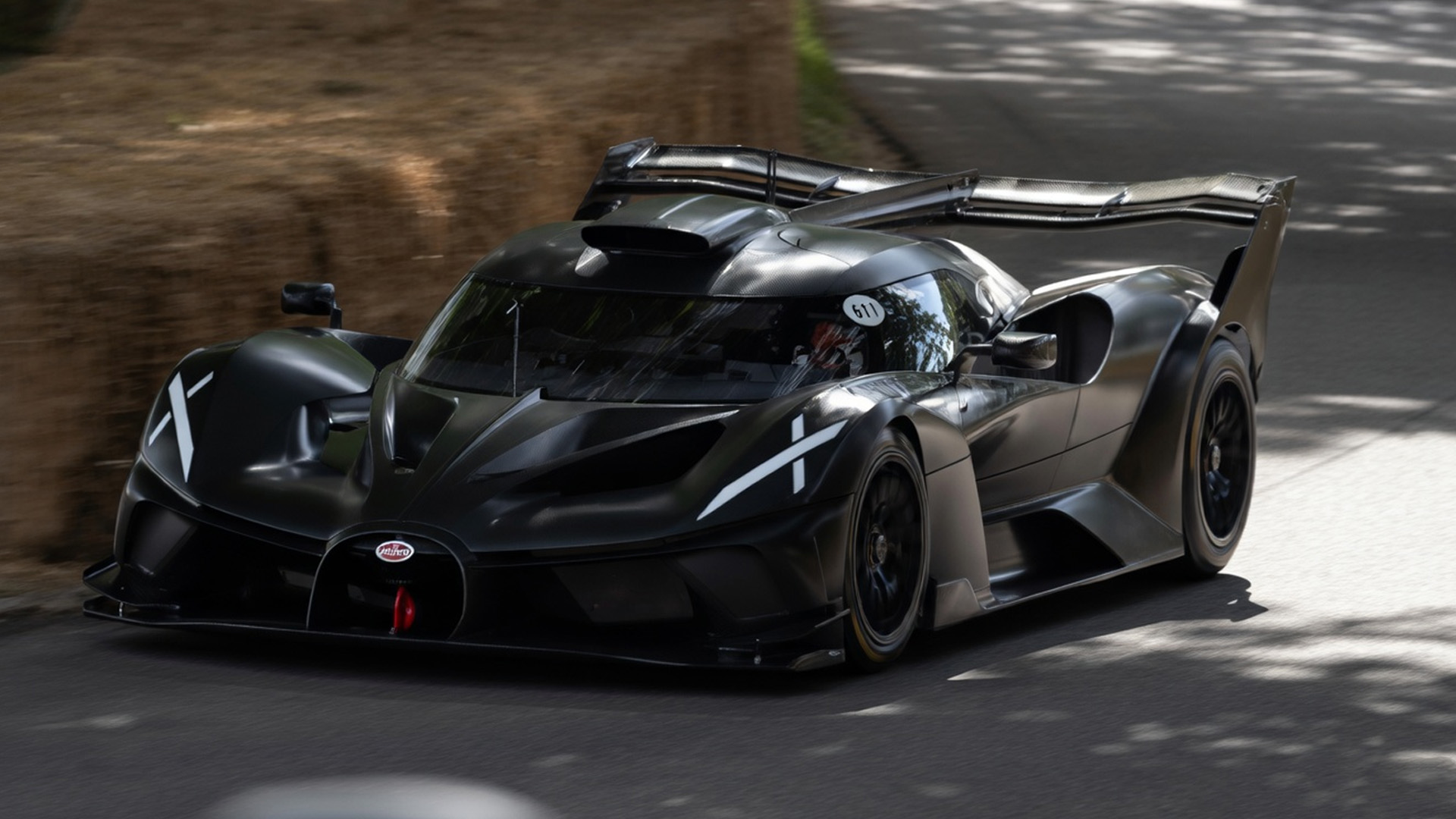La Bugatti Bolide impressionne sur un circuit mythique par sa vitesse pure