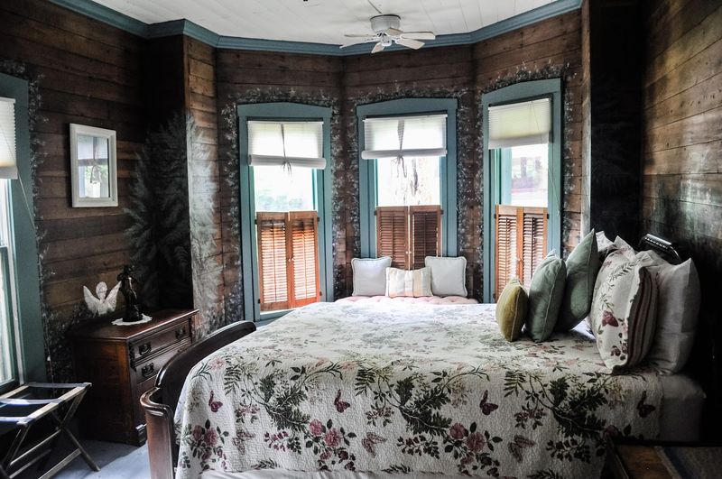 8 eerie Indiana hotels that offer more than just a night’s rest