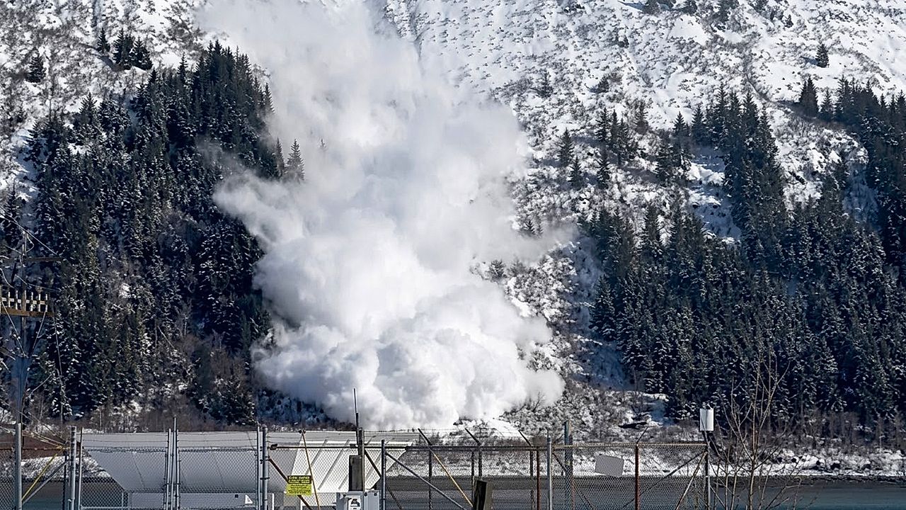 Avalanche caught on camera racing down mountainside in Alaska