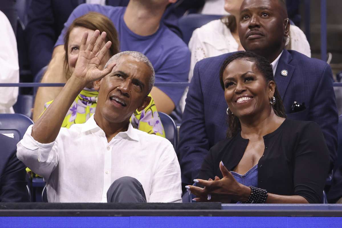 Obamas team up with Steph Curry to launch child-friendly sports drink ...