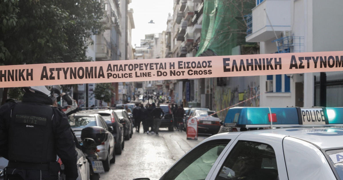 Ένοπλη ληστεία με καλάσνικοφ στα ΕΛΤΑ Λουτρακίου - Άρπαξαν πάνω από 30. ...