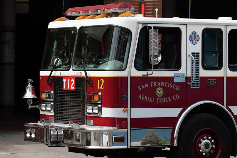 Woman rescued from cliff overlooking SF.'s Ocean Beach