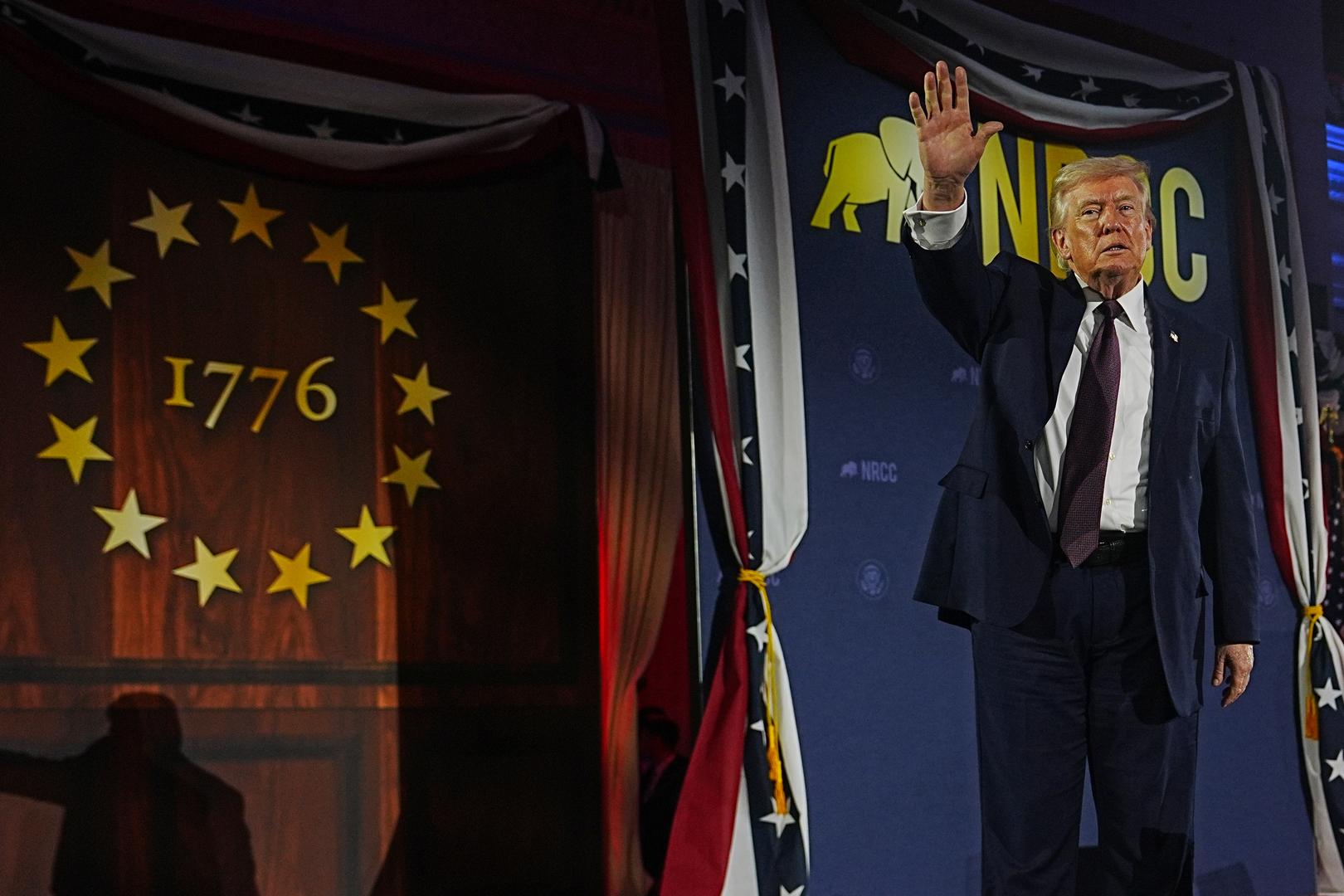 Trump promises 'bigger majorities' for GOP even as midterm warning ...