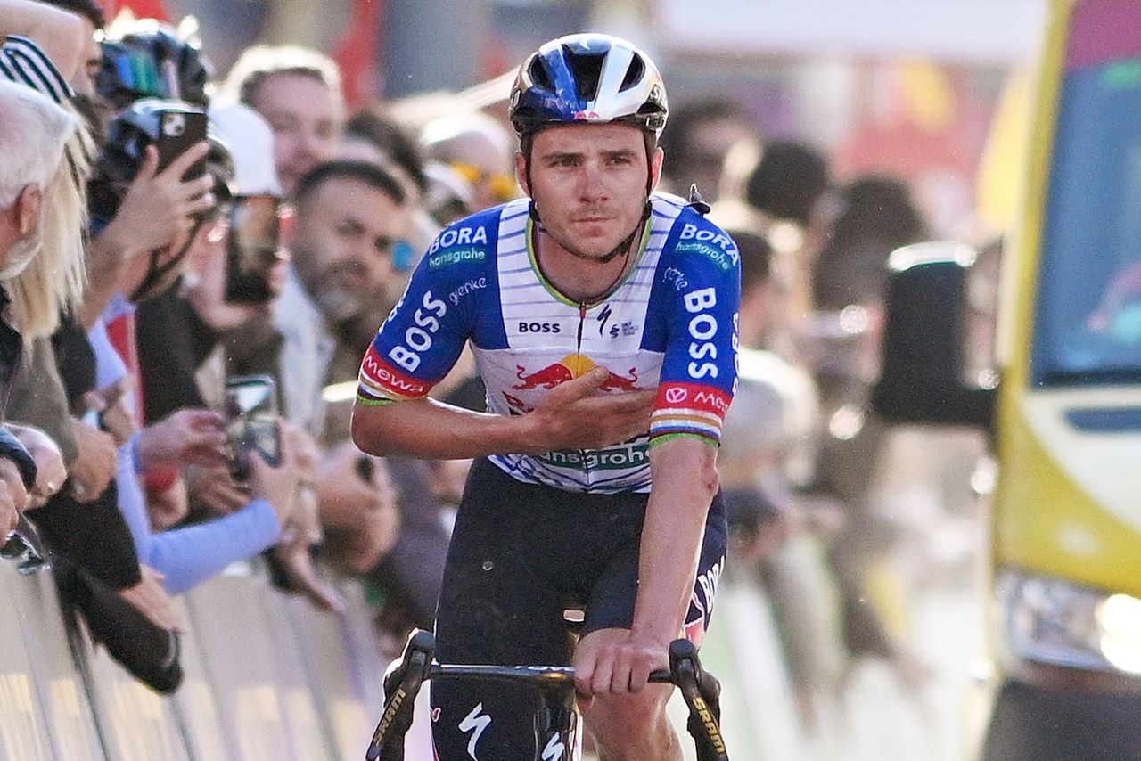 Remco Evenepoel fights on at Volta a Catalunya following stage 3 crash