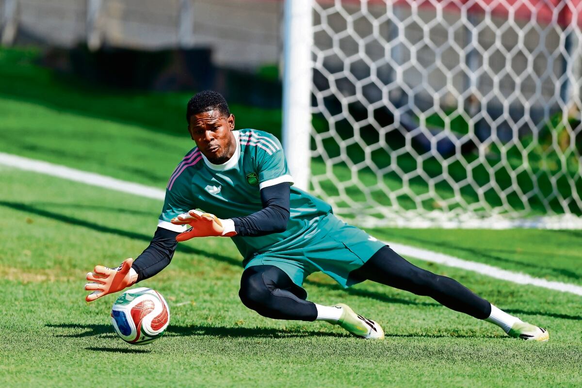 Nueva Caledonia y Jamaica se enfrentan en el Akron por mantener vivo su ...