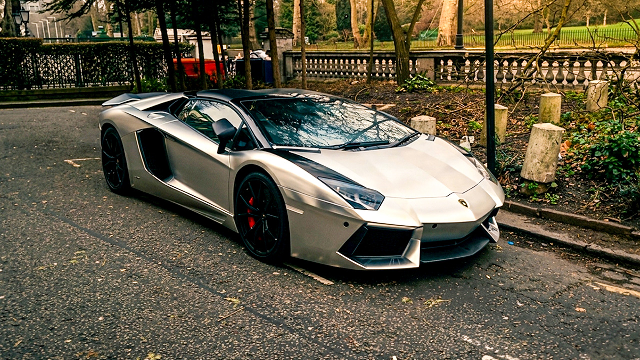 Lamborghini Aventador satin chrome: Sleek design meets extreme power
