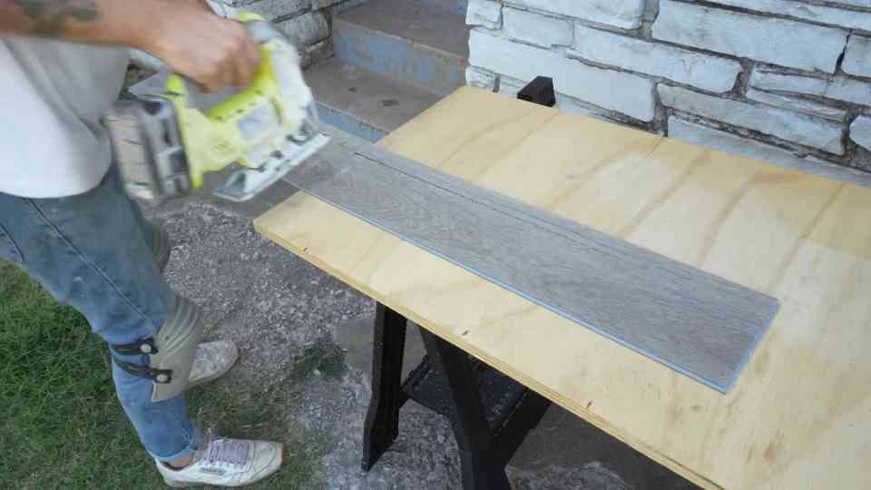 The house next door got new floors - I tore all of mine out