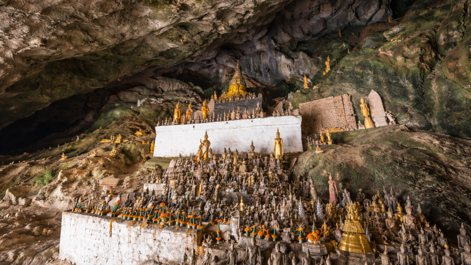 Deze grot in Laos zit vol met duizenden beelden