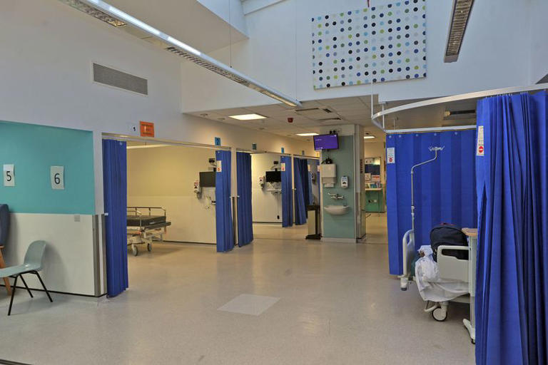 East Surrey Hospital norovirus cases sees public told not to visit wards