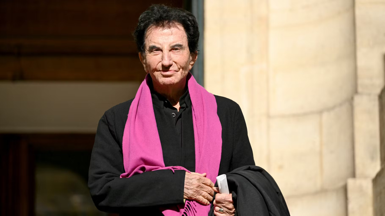 Jack Lang fulmine après avoir fait la queue au cinéma : "Après tout ce ...