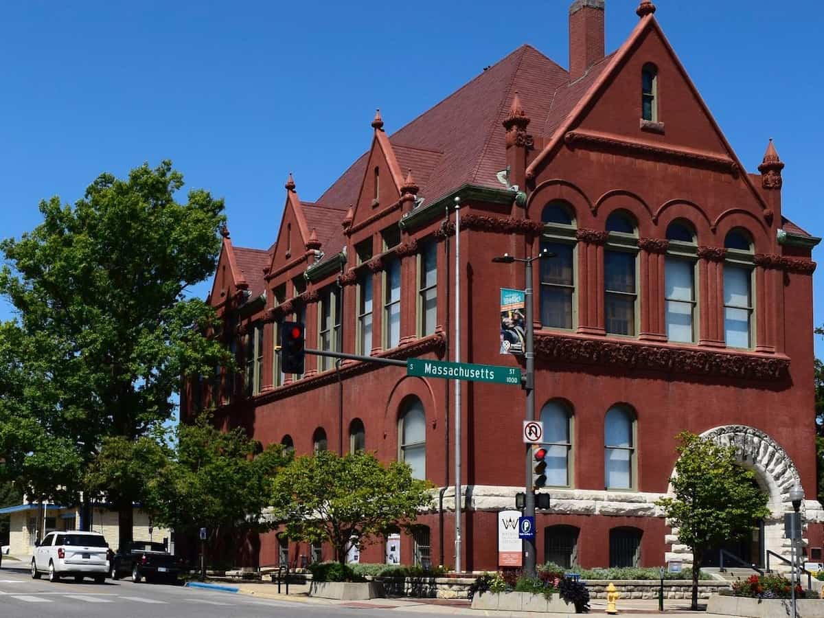 Hidden gem things to do in Lawrence, Kansas, that visitors don't want ...