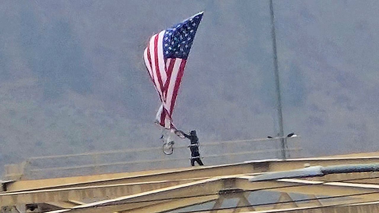 Man climbs bridge in Washington and ties bicycle to American flag