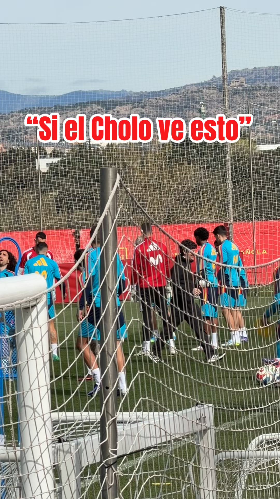 La broma de Cucurella a Baena en pleno entrenamiento: "Si el Cholo ve esto"