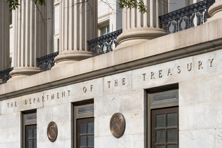 US debt binge: Foreign investors scoop up treasuries at near-record ...