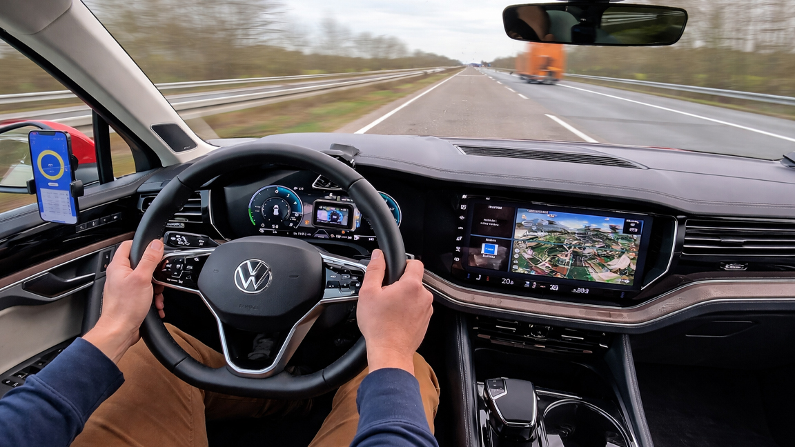 Volkswagen Touareg hybrid reaches top speed test