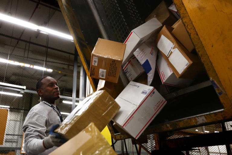 USPS to impose 8% fuel surcharge on packages