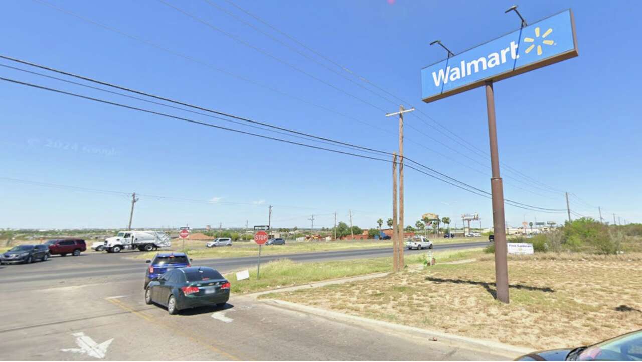 Four-vehicle crash shuts down lane near south Laredo Walmart