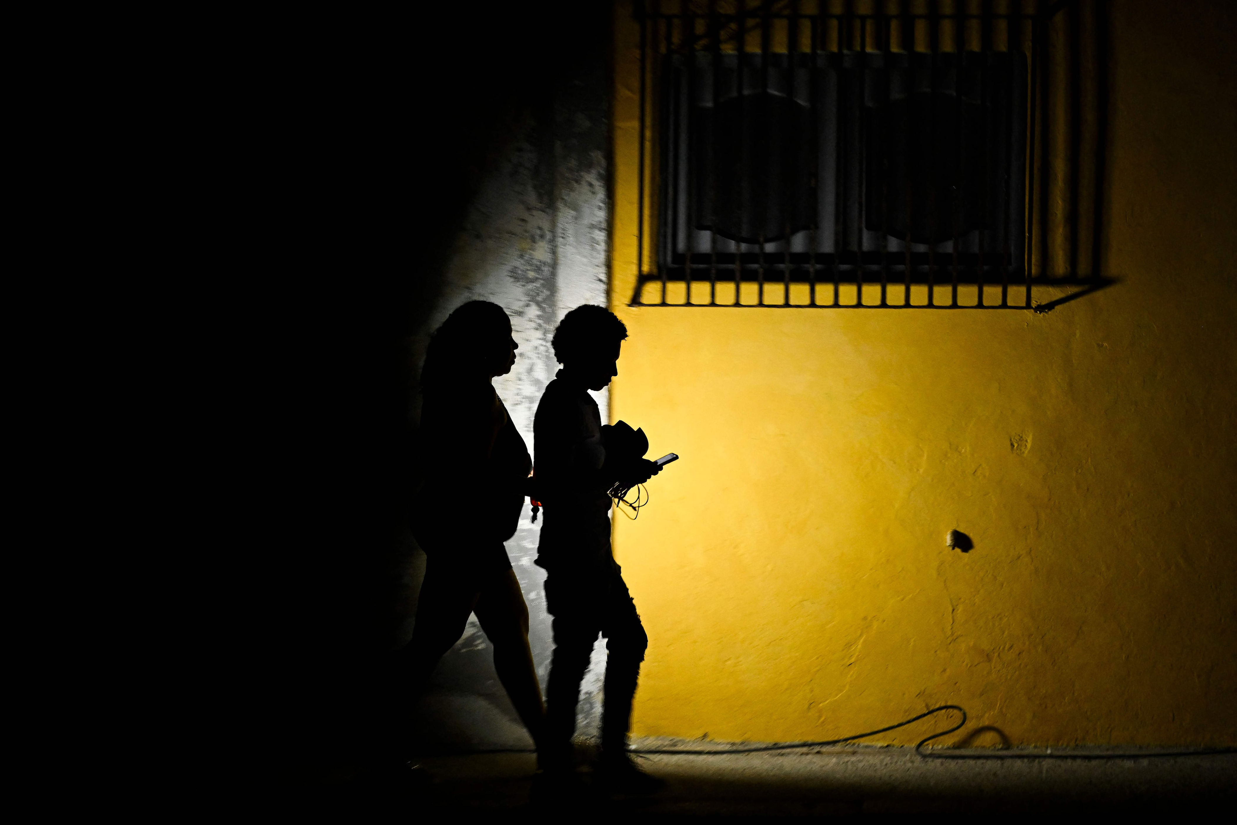 Cuba plunges into darkness as nationwide blackouts persist