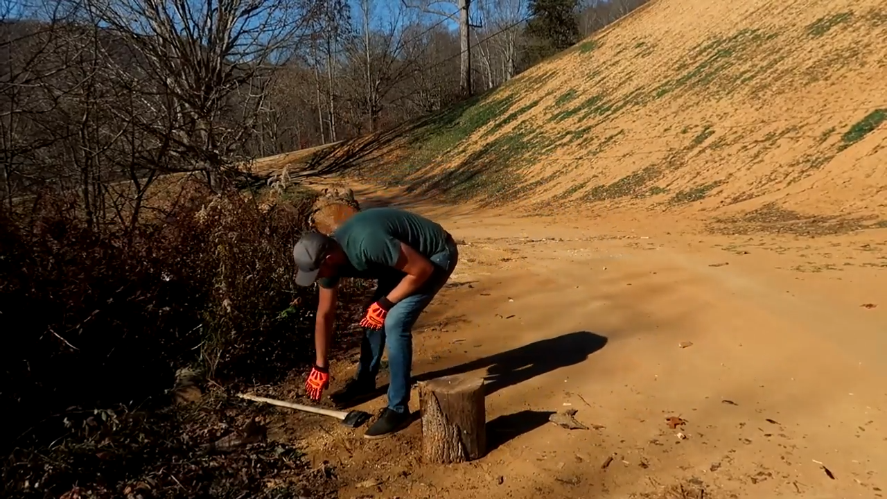 What happens when a 4-way wedge hits a knot and it refuses to split