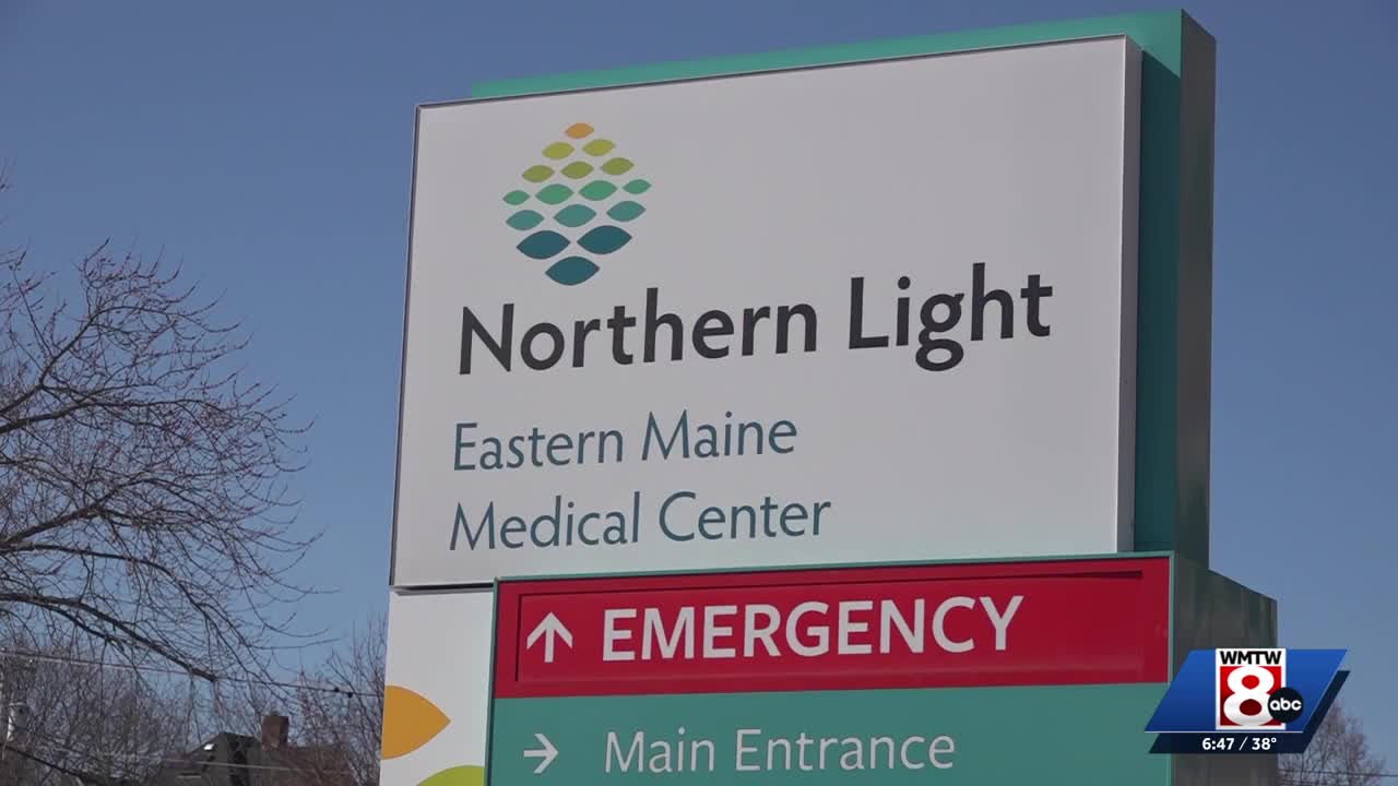 Graham Platner backs Maine nurses as they ratify deal with Northern Light