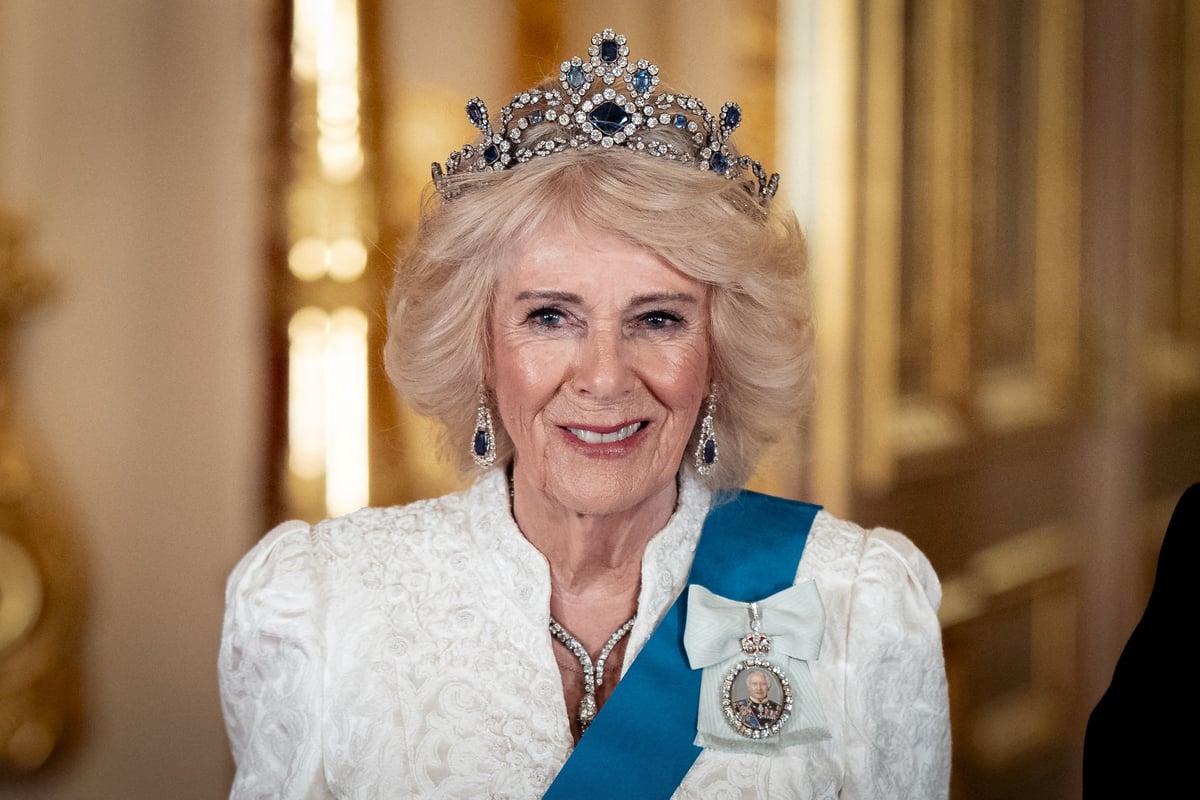 Queen becomes first female royal to become Garrick Club member