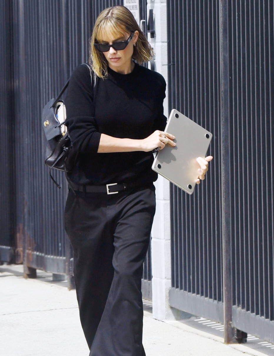 Margot Robbie's all-black look sparks celebrity spring trends around ...