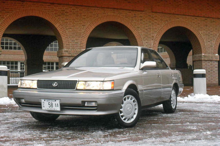 A photo tour of the 1990 Lexus ES250