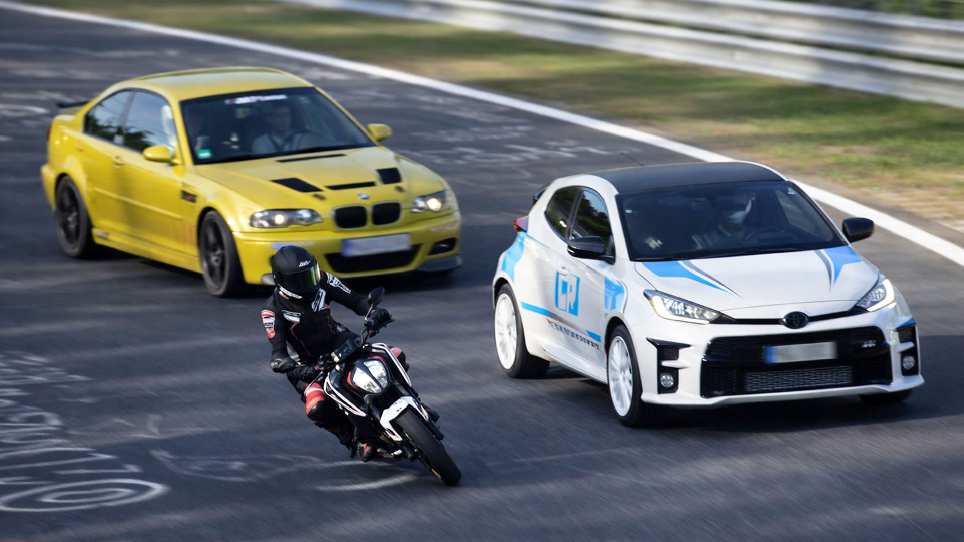 Nordschleife session captures motorcycles pushing pace among cars