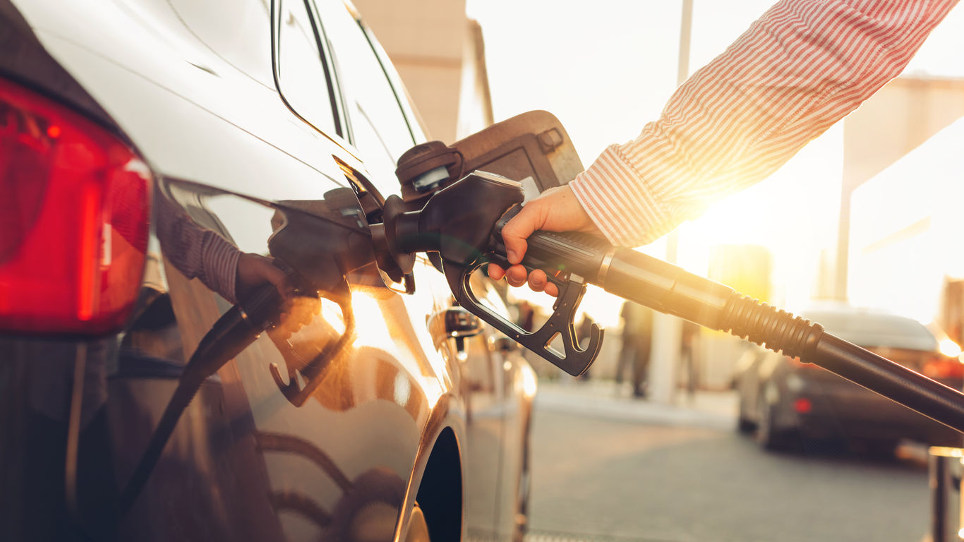 Middle East war, spring break demand driving rising gas costs for travelers