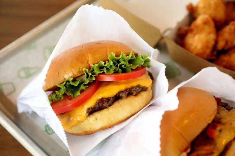 Popular burger chain to open new location in this Triangle shopping center