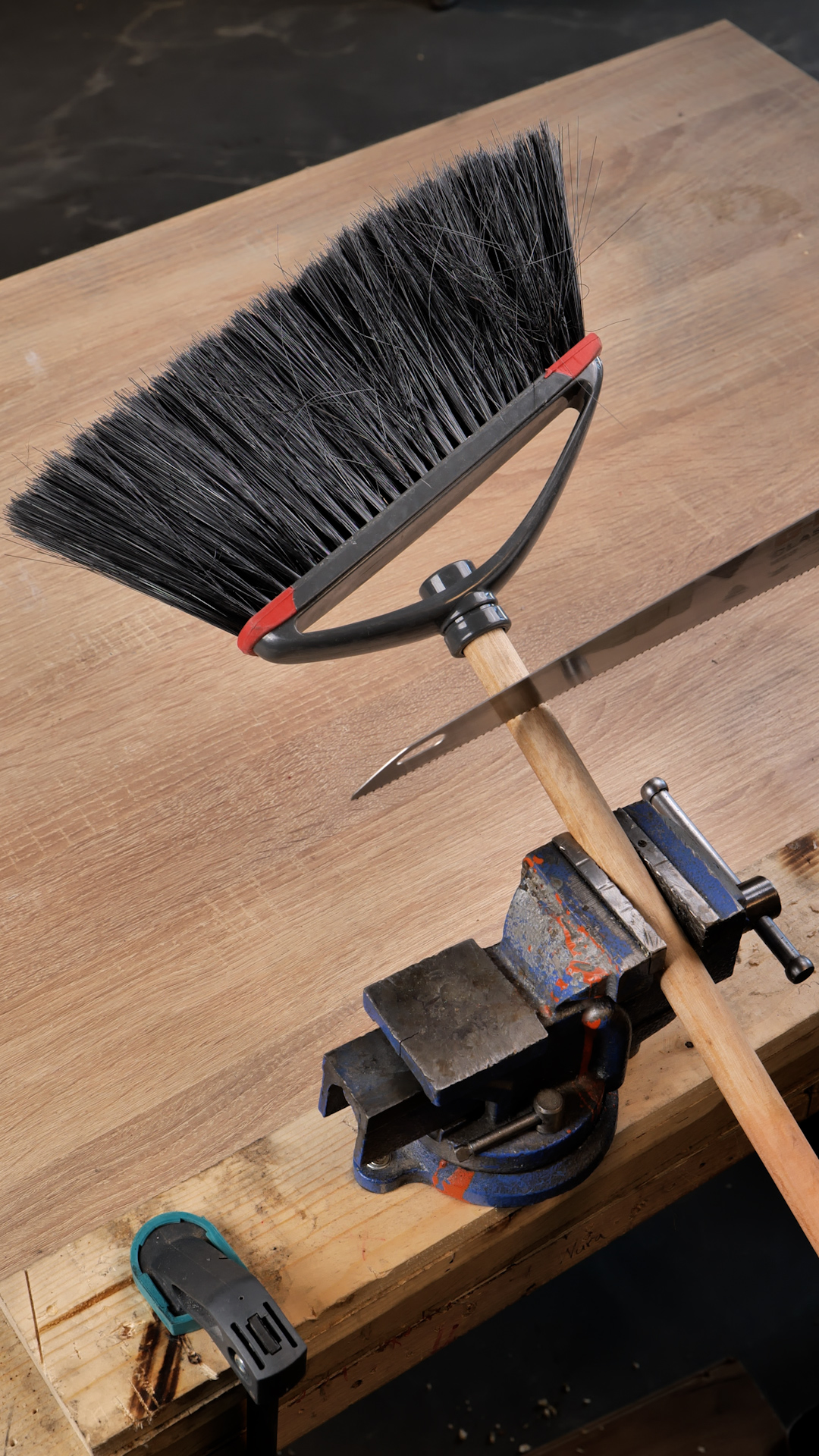 DIY wooden hammer idea