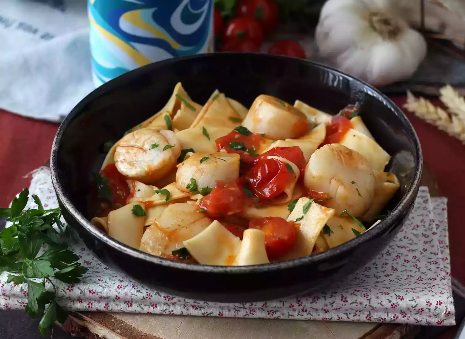 Pasta with scallops, an elegant seafood dish