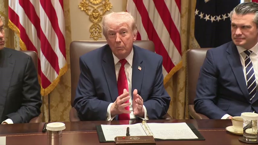 Trump spends two minutes ranting about pens while attacking Fed chair
