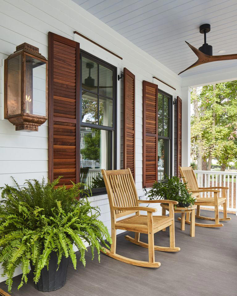 6 designer tricks that always help a small front porch feel bigger