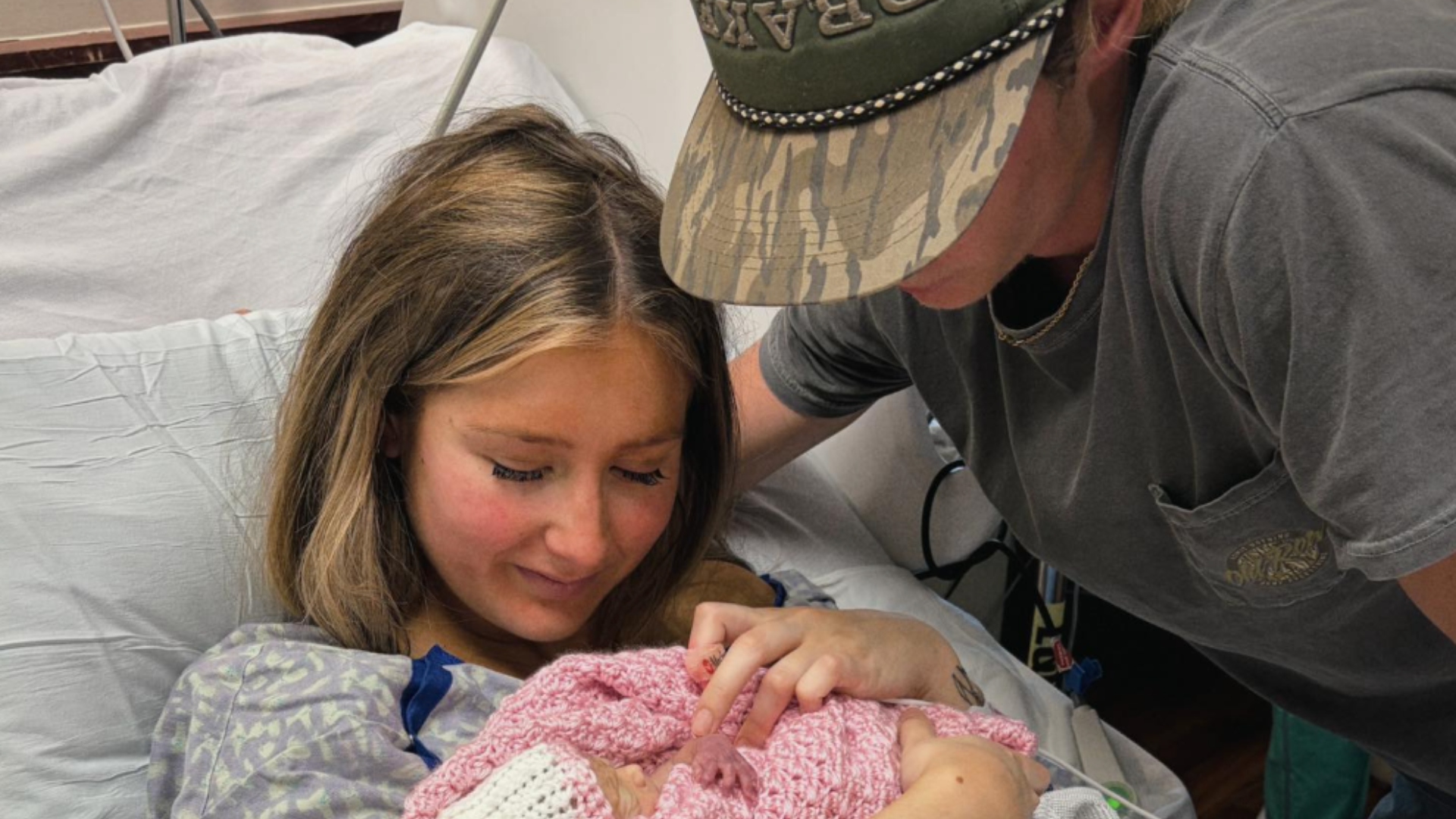 Unborn baby killed after driver ran a red light & crashed into pregnant ...