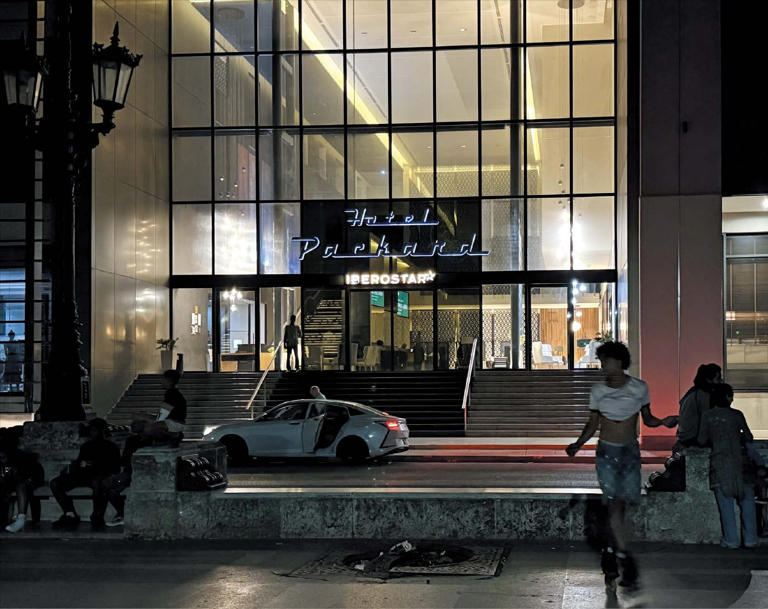 Cuba plunges into darkness as nationwide blackouts persist