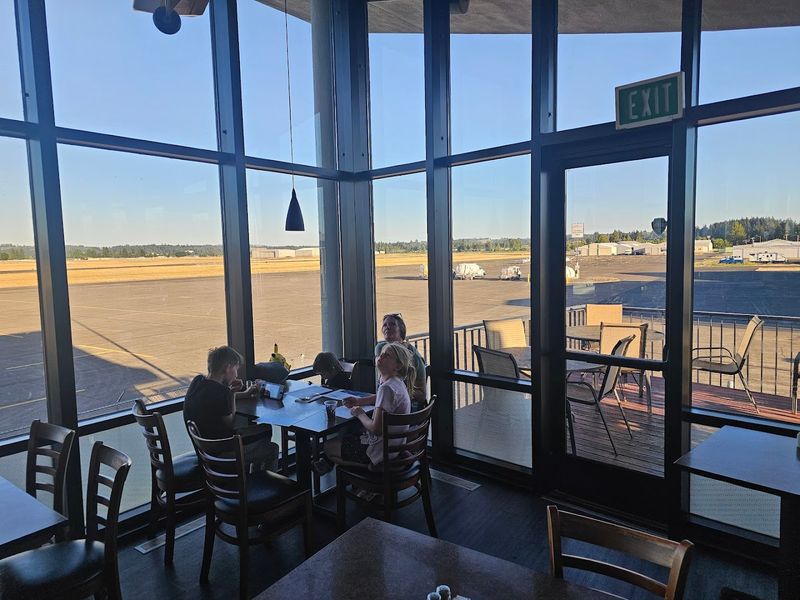 The Oregon airport diner where you can eat a $10 breakfast while small ...