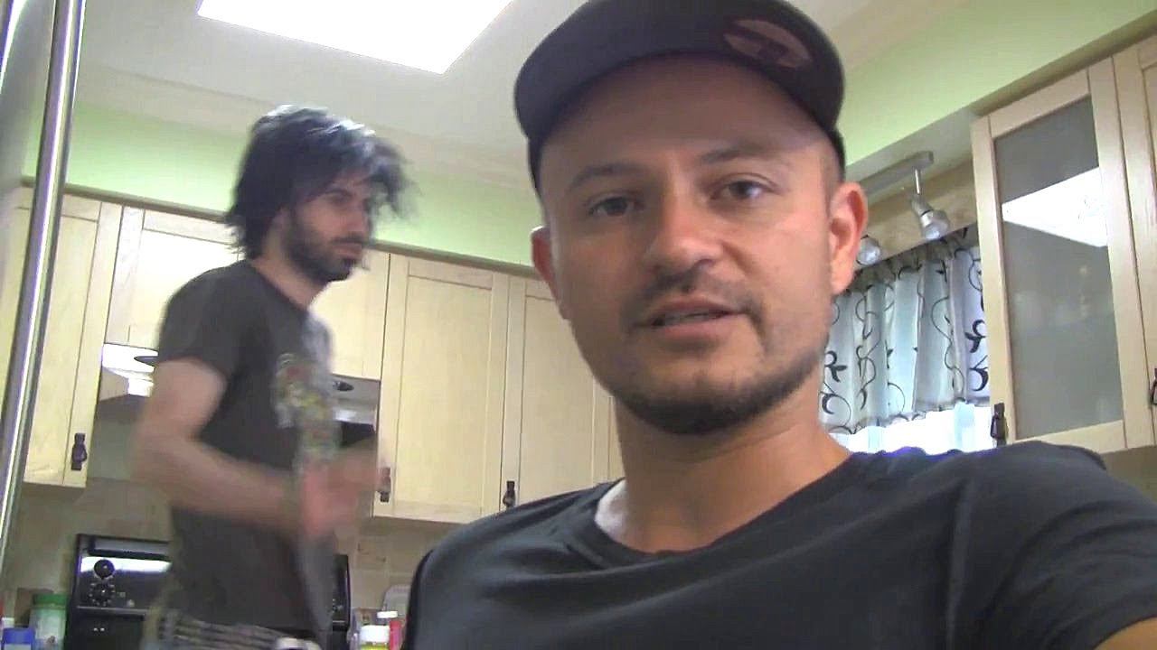 Vlog takes a wild turn: Lost keys & unexpected drama in the kitchen!