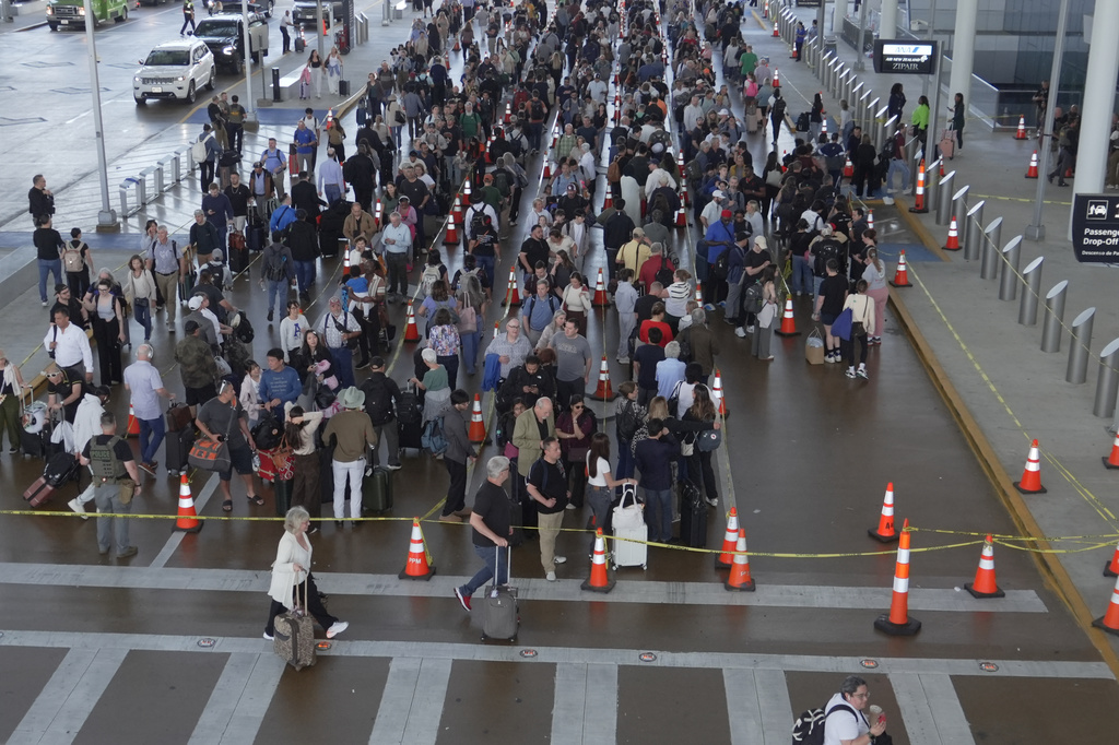 The latest: Trump says he will sign an order to pay TSA agents during ...