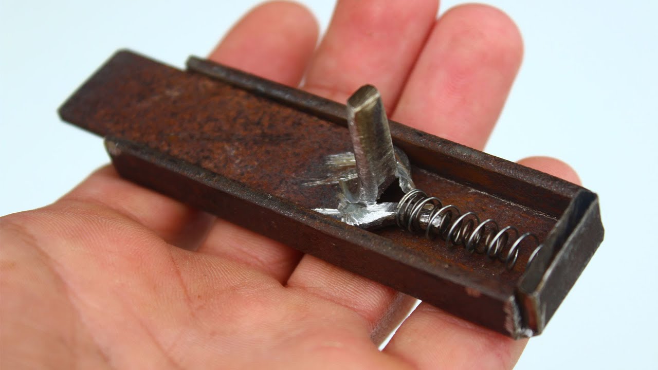 Unique homemade door latch! Self locking door latch