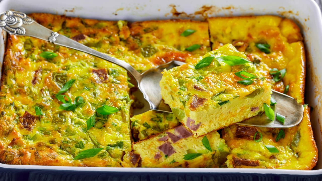 Coloquei batata no omelete de forno e ficou tão bom que virou jantar ...