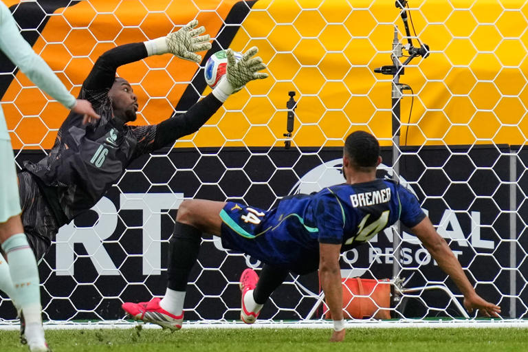 Kylian Mbappé shakes off knee injury and sparks France’s 2-1 World Cup ...